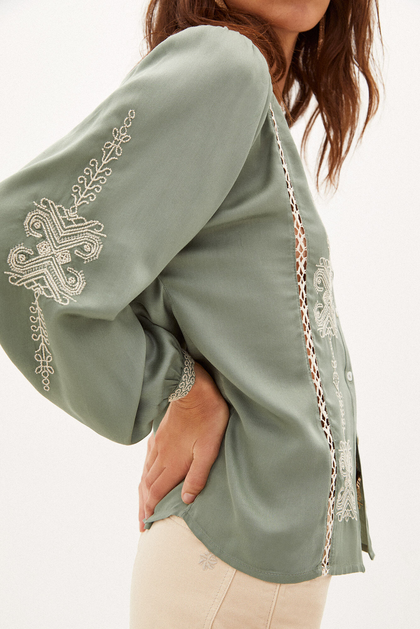 Charo. Blusa fluida con bordados | Blusas y camisas de mujer | Hoss ...